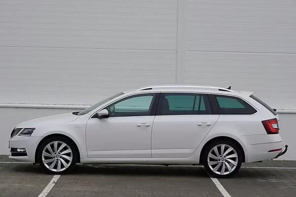 White Skoda Octavia 2017 in Riga, with an engine capacity of 2.00 L and mileage of 218 thousand km for 7500 €, photo 4 on AUTOMOTO.COM.LV