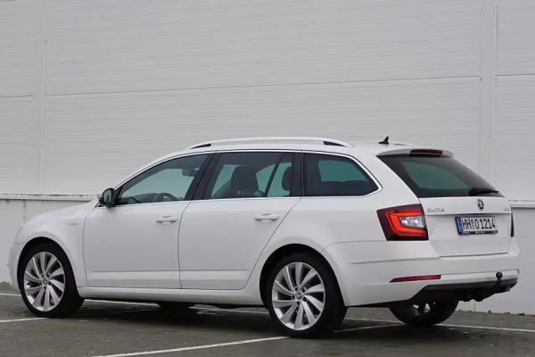 White Skoda Octavia 2017 in Riga, with an engine capacity of 2.00 L and mileage of 218 thousand km for 7500 €, photo 6 on AUTOMOTO.COM.LV