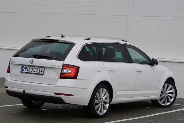 White Skoda Octavia 2017 in Riga, with an engine capacity of 2.00 L and mileage of 218 thousand km for 7500 €, photo 7 on AUTOMOTO.COM.LV
