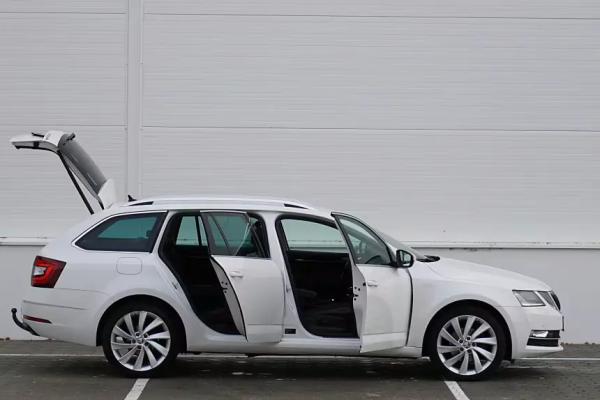 White Skoda Octavia 2017 in Riga, with an engine capacity of 2.00 L and mileage of 218 thousand km for 7500 €, photo 9 on AUTOMOTO.COM.LV