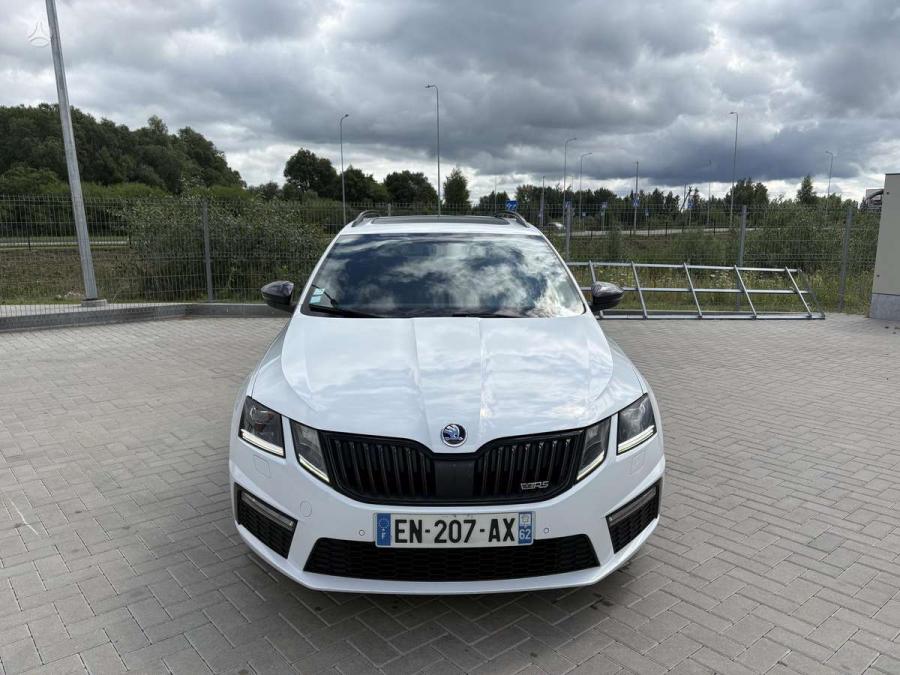 White Skoda Octavia 2017 in Taurage, with an engine capacity of 1.97 L and mileage of 255 thousand km for 11000 €, photo 3 on AUTOMOTO.COM.LV
