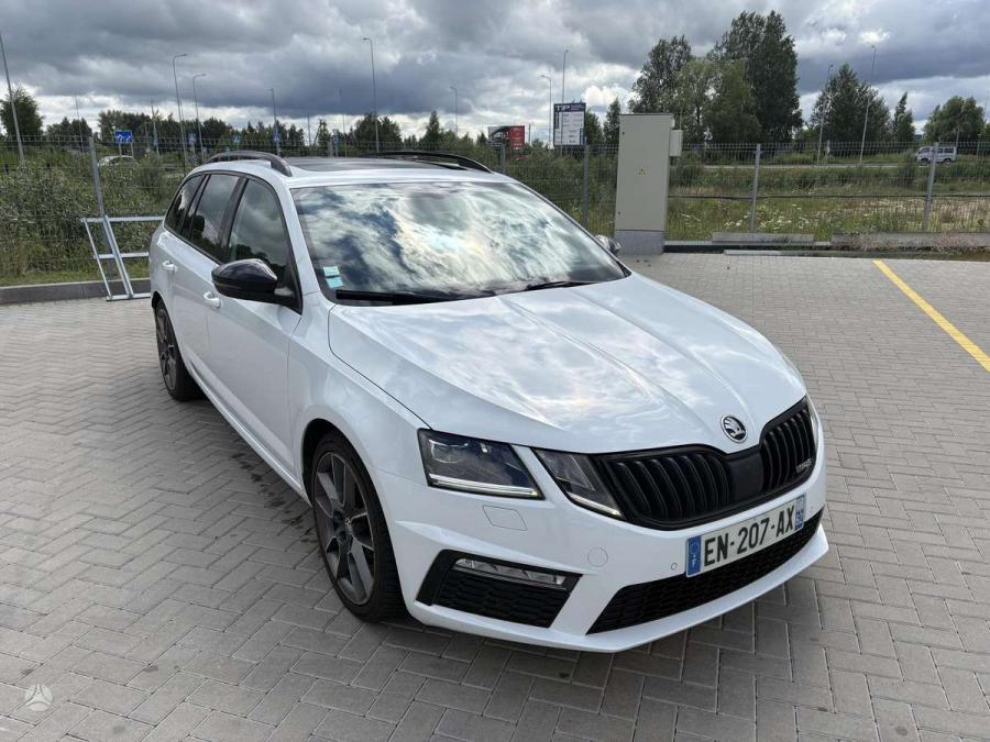 White Skoda Octavia 2017 in Taurage, with an engine capacity of 1.97 L and mileage of 255 thousand km for 11000 €, photo 4 on AUTOMOTO.COM.LV