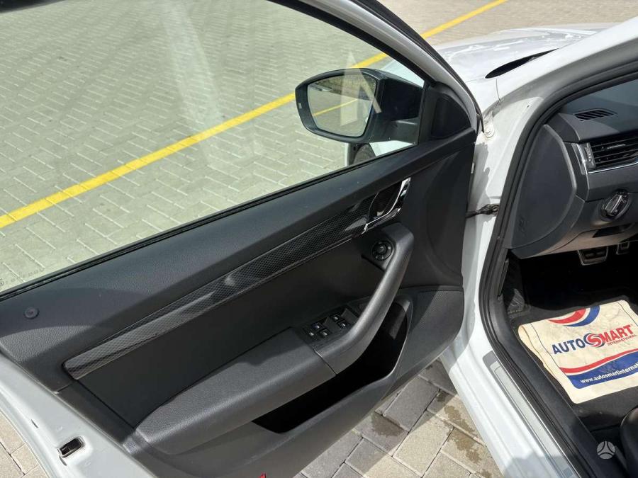 White Skoda Octavia 2017 in Taurage, with an engine capacity of 1.97 L and mileage of 255 thousand km for 11000 €, photo 12 on AUTOMOTO.COM.LV