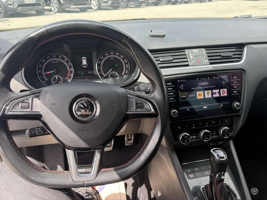 White Skoda Octavia 2017 in Taurage, with an engine capacity of 1.97 L and mileage of 255 thousand km for 11000 €, photo 15 on AUTOMOTO.COM.LV