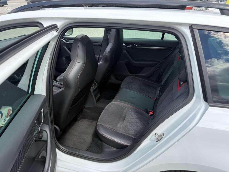 White Skoda Octavia 2017 in Taurage, with an engine capacity of 1.97 L and mileage of 255 thousand km for 11000 €, photo 23 on AUTOMOTO.COM.LV