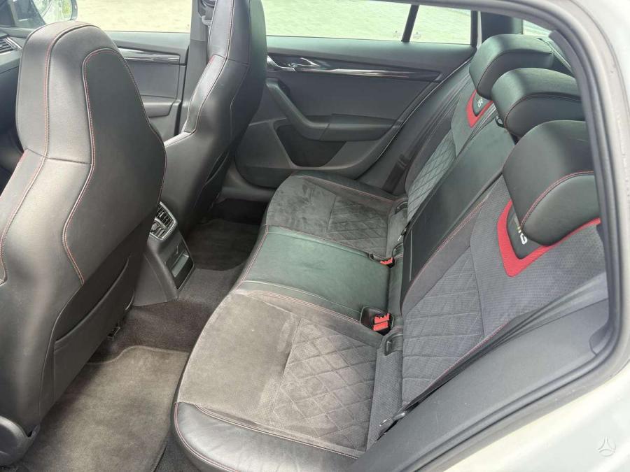 White Skoda Octavia 2017 in Taurage, with an engine capacity of 1.97 L and mileage of 255 thousand km for 11000 €, photo 24 on AUTOMOTO.COM.LV