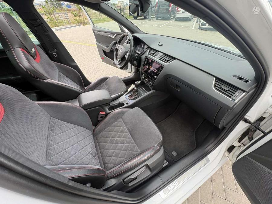 White Skoda Octavia 2017 in Taurage, with an engine capacity of 1.97 L and mileage of 255 thousand km for 11000 €, photo 26 on AUTOMOTO.COM.LV