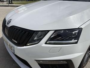White Skoda Octavia 2017 in Taurage, with an engine capacity of 1.97 L and mileage of 255 thousand km for 11000 €, photo 29 on AUTOMOTO.COM.LV