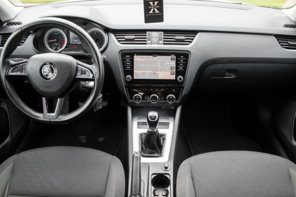 White Skoda Octavia 2017 in Kaunas, with an engine capacity of 1.60 L and mileage of 192 thousand km for 8300 €, photo 8 on AUTOMOTO.COM.LV