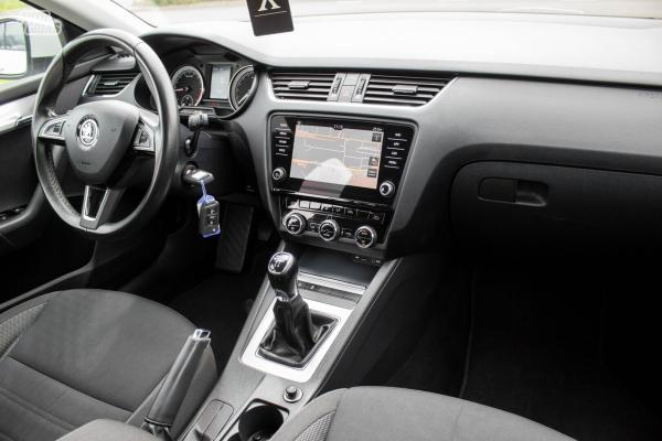 White Skoda Octavia 2017 in Kaunas, with an engine capacity of 1.60 L and mileage of 192 thousand km for 8300 €, photo 9 on AUTOMOTO.COM.LV