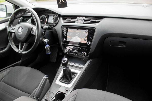 White Skoda Octavia 2017 in Kaunas, with an engine capacity of 1.60 L and mileage of 192 thousand km for 8300 €, photo 9 on AUTOMOTO.COM.LV