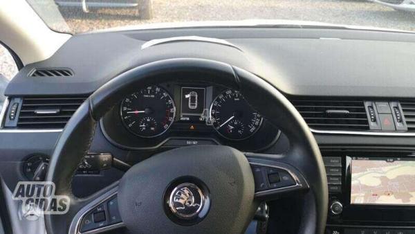 White Skoda Octavia 2017 in Kedainiai, with an engine capacity of 1.60 L and mileage of 273 thousand km for 6000 €, photo 4 on AUTOMOTO.COM.LV