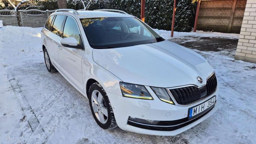 White Skoda Octavia 2018 in Kelme, with an engine capacity of 1.60 L and mileage of 277 thousand km for 9000 €, photo 7 on AUTOMOTO.COM.LV