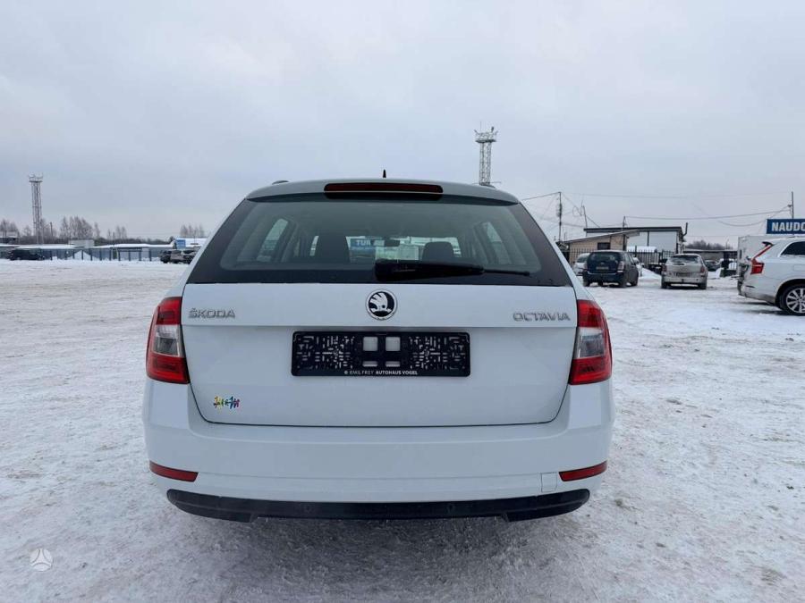 White Skoda Octavia 2018 in Panevezys, with an engine capacity of 1.60 L and mileage of 194 thousand km for 5999 €, photo 8 on AUTOMOTO.COM.LV