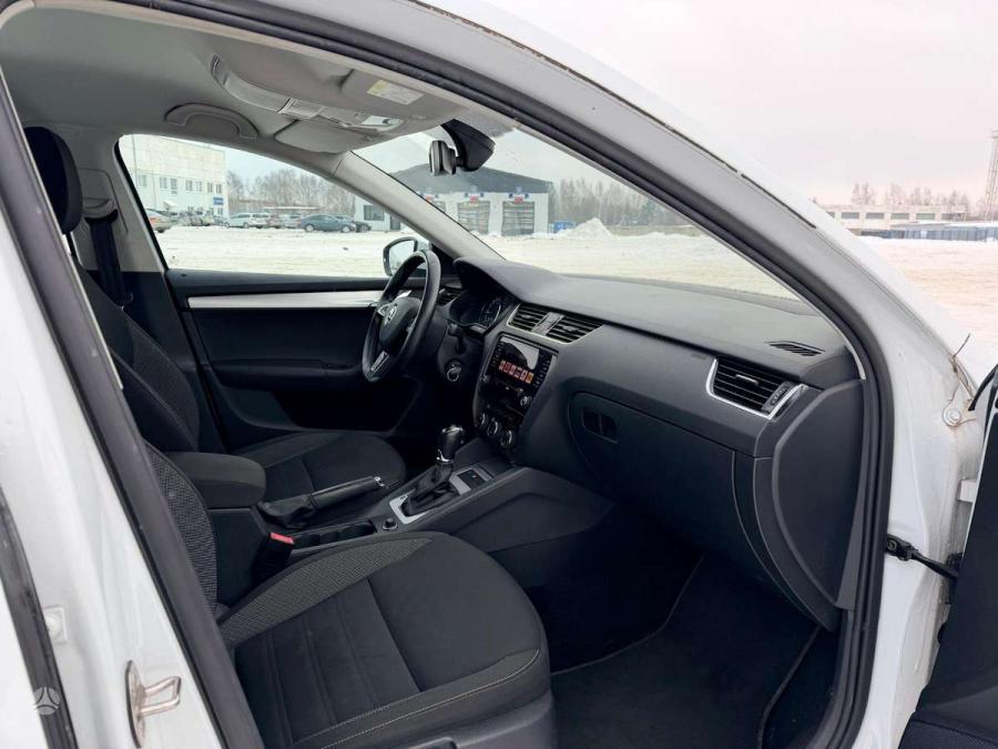 White Skoda Octavia 2018 in Panevezys, with an engine capacity of 1.60 L and mileage of 194 thousand km for 5999 €, photo 14 on AUTOMOTO.COM.LV