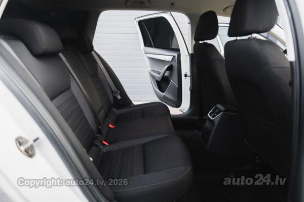 White Skoda Octavia 2018 in Tallinn, with an engine capacity of 1.60 L and mileage of 239 thousand km for 8499 €, photo 7 on AUTOMOTO.COM.LV