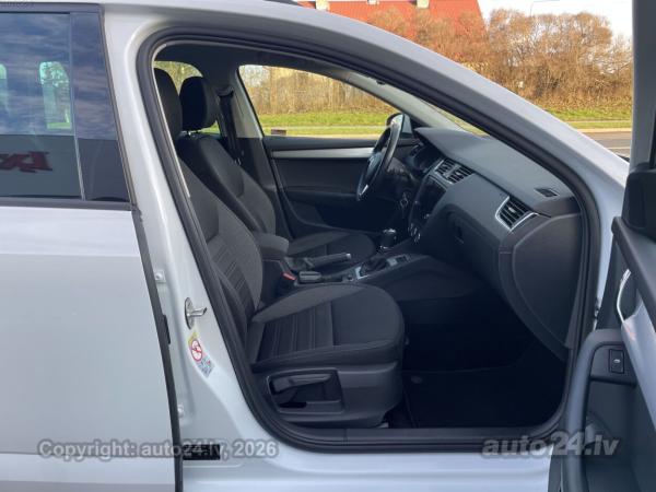 White Skoda Octavia 2018 in Viljandi, with an engine capacity of 1.60 L and mileage of 175 thousand km for 9980 €, photo 6 on AUTOMOTO.COM.LV