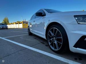 White Skoda Octavia 2018 in Vilkaviskis, with an engine capacity of 2.00 L and mileage of 275 thousand km for 8000 €, photo 3 on AUTOMOTO.COM.LV