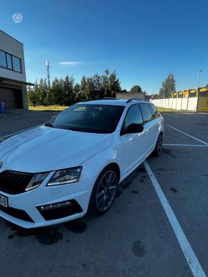 White Skoda Octavia 2018 in Vilkaviskis, with an engine capacity of 2.00 L and mileage of 275 thousand km for 8000 €, photo 4 on AUTOMOTO.COM.LV