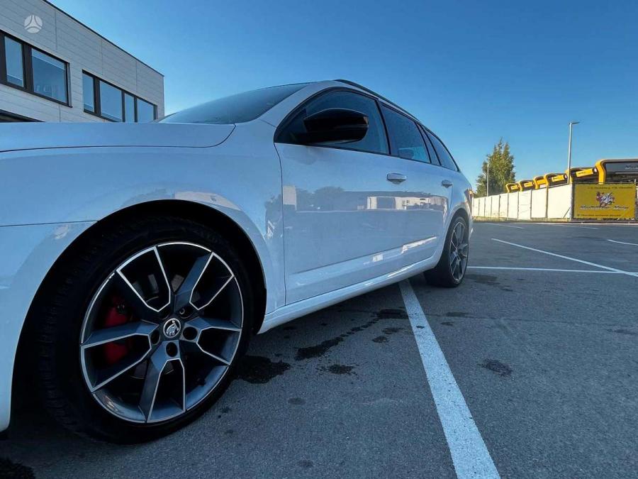 White Skoda Octavia 2018 in Vilkaviskis, with an engine capacity of 2.00 L and mileage of 275 thousand km for 8000 €, photo 6 on AUTOMOTO.COM.LV