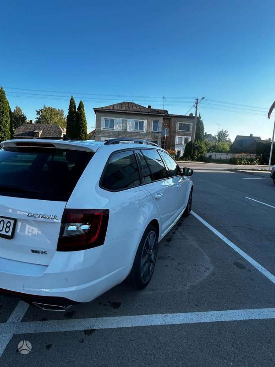 White Skoda Octavia 2018 in Vilkaviskis, with an engine capacity of 2.00 L and mileage of 275 thousand km for 8000 €, photo 9 on AUTOMOTO.COM.LV