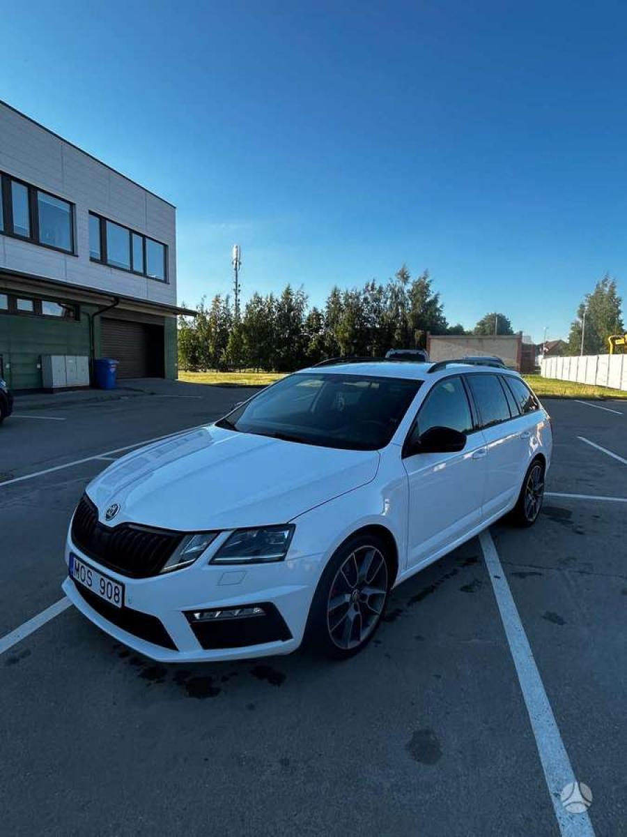 White Skoda Octavia 2018 in Vilkaviskis, with an engine capacity of 2.00 L and mileage of 275 thousand km for 8000 €, photo 16 on AUTOMOTO.COM.LV