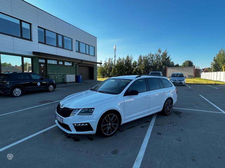 White Skoda Octavia 2018 in Vilkaviskis, with an engine capacity of 2.00 L and mileage of 275 thousand km for 8000 €, photo 18 on AUTOMOTO.COM.LV