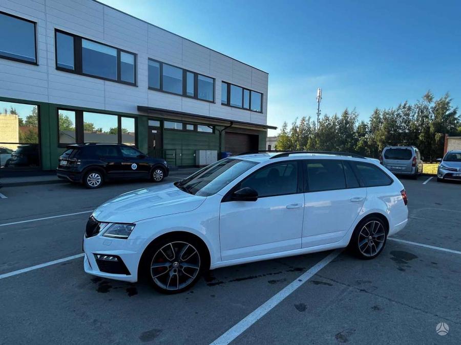 White Skoda Octavia 2018 in Vilkaviskis, with an engine capacity of 2.00 L and mileage of 275 thousand km for 8000 €, photo 19 on AUTOMOTO.COM.LV
