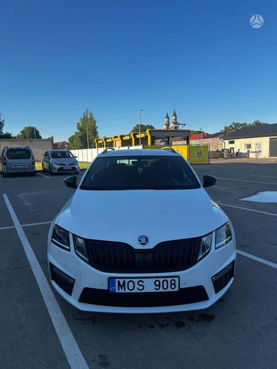 White Skoda Octavia 2018 in Vilkaviskis, with an engine capacity of 2.00 L and mileage of 275 thousand km for 8000 €, photo 21 on AUTOMOTO.COM.LV
