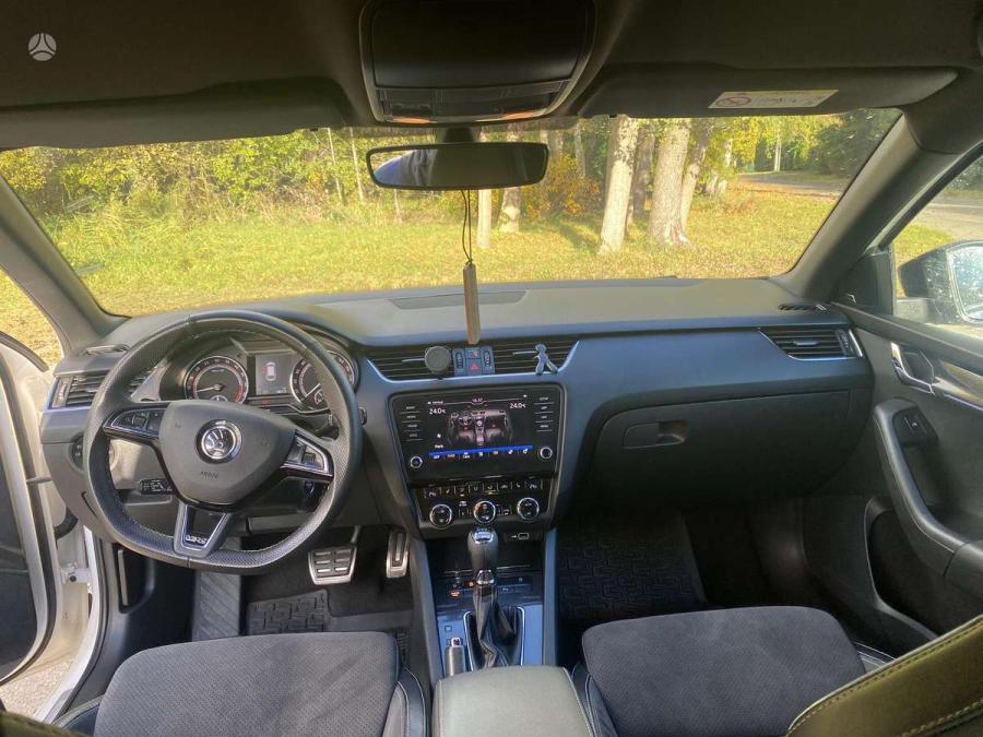 White Skoda Octavia 2018 in Vilkaviskis, with an engine capacity of 2.00 L and mileage of 275 thousand km for 8000 €, photo 26 on AUTOMOTO.COM.LV