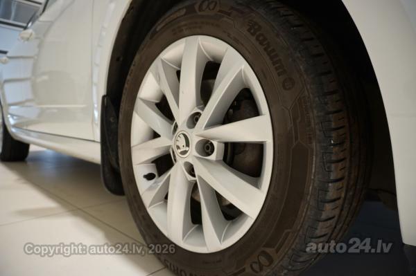 White Skoda Octavia 2018 in Tallinn, with an engine capacity of 1.00 L and mileage of 130 thousand km for 9500 €, photo 5 on AUTOMOTO.COM.LV