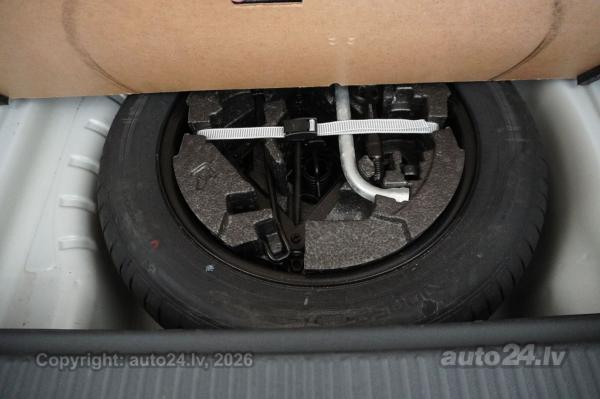 White Skoda Octavia 2018 in Tallinn, with an engine capacity of 1.00 L and mileage of 130 thousand km for 9500 €, photo 8 on AUTOMOTO.COM.LV