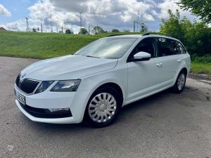 White Skoda Octavia 2018 in Vilnius, with an engine capacity of 1.97 L and mileage of 211 thousand km for 8500 €, photo 3 on AUTOMOTO.COM.LV