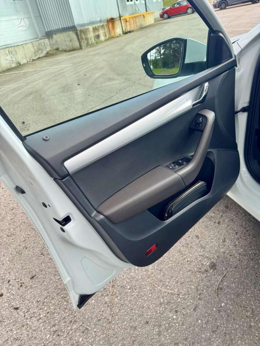 White Skoda Octavia 2018 in Vilnius, with an engine capacity of 1.97 L and mileage of 211 thousand km for 8500 €, photo 6 on AUTOMOTO.COM.LV