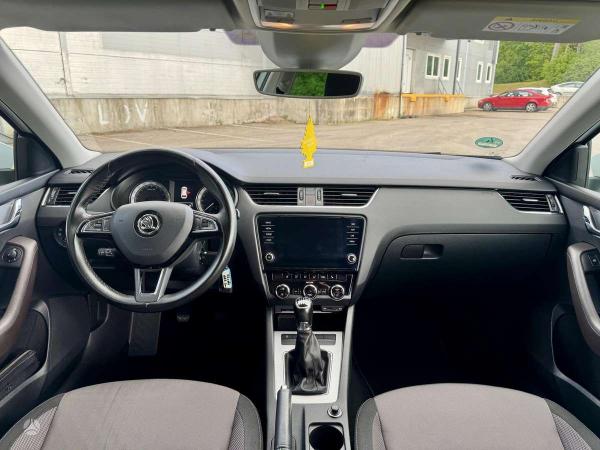 White Skoda Octavia 2018 in Vilnius, with an engine capacity of 1.97 L and mileage of 211 thousand km for 8500 €, photo 8 on AUTOMOTO.COM.LV