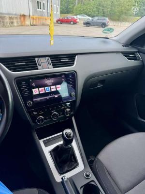 White Skoda Octavia 2018 in Vilnius, with an engine capacity of 1.97 L and mileage of 211 thousand km for 8500 €, photo 10 on AUTOMOTO.COM.LV