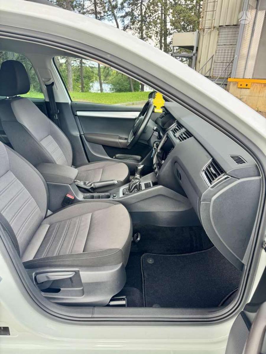 White Skoda Octavia 2018 in Vilnius, with an engine capacity of 1.97 L and mileage of 211 thousand km for 8500 €, photo 11 on AUTOMOTO.COM.LV