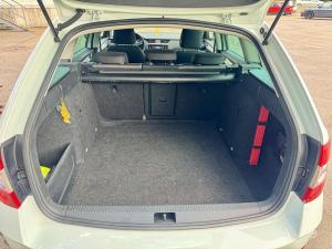 White Skoda Octavia 2018 in Vilnius, with an engine capacity of 1.97 L and mileage of 211 thousand km for 8500 €, photo 14 on AUTOMOTO.COM.LV
