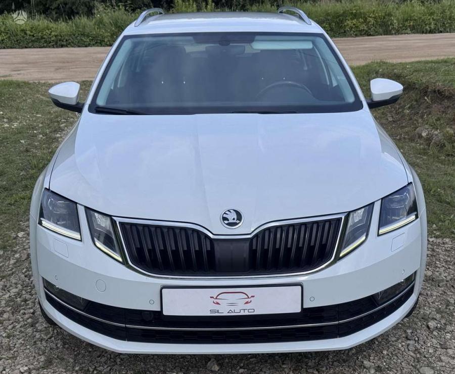 White Skoda Octavia 2018 in Kaunas, with an engine capacity of 1.00 L and mileage of 165 thousand km for 8750 €, photo 4 on AUTOMOTO.COM.LV