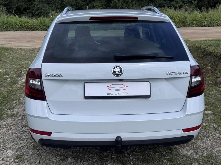White Skoda Octavia 2018 in Kaunas, with an engine capacity of 1.00 L and mileage of 165 thousand km for 8750 €, photo 9 on AUTOMOTO.COM.LV