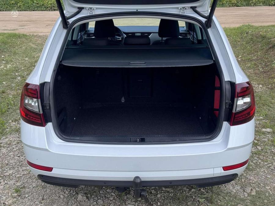 White Skoda Octavia 2018 in Kaunas, with an engine capacity of 1.00 L and mileage of 165 thousand km for 8750 €, photo 10 on AUTOMOTO.COM.LV