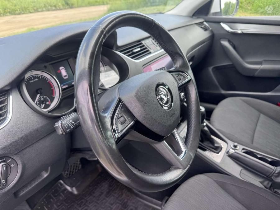 White Skoda Octavia 2018 in Kaunas, with an engine capacity of 1.00 L and mileage of 165 thousand km for 8750 €, photo 13 on AUTOMOTO.COM.LV