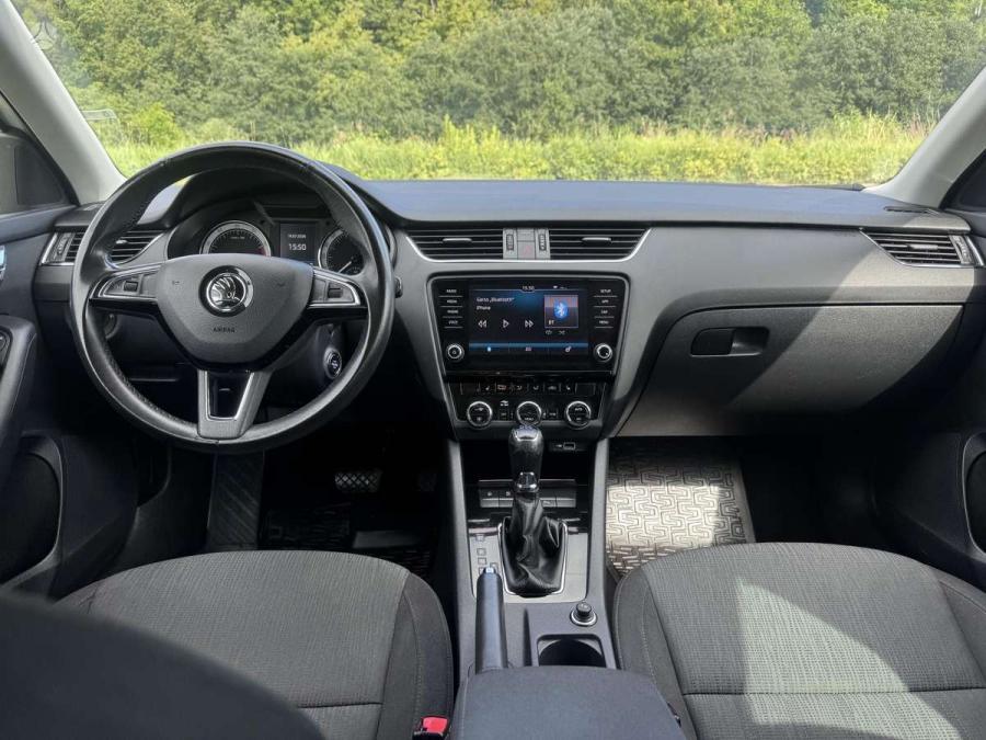 White Skoda Octavia 2018 in Kaunas, with an engine capacity of 1.00 L and mileage of 165 thousand km for 8750 €, photo 15 on AUTOMOTO.COM.LV