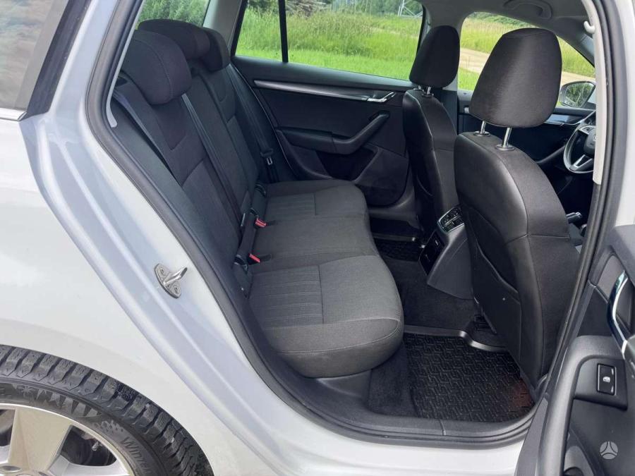 White Skoda Octavia 2018 in Kaunas, with an engine capacity of 1.00 L and mileage of 165 thousand km for 8750 €, photo 18 on AUTOMOTO.COM.LV