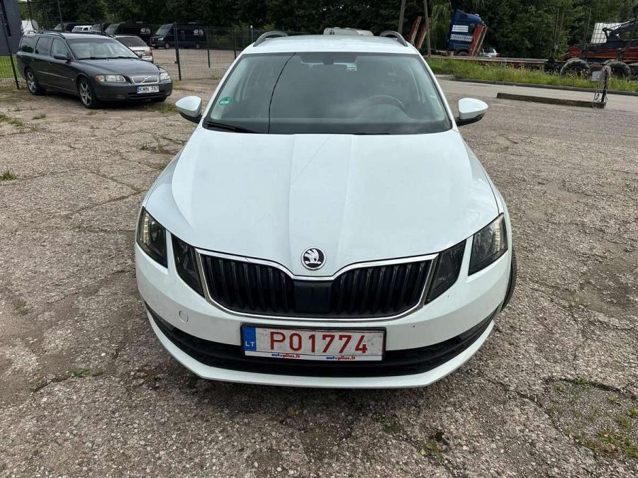 White Skoda Octavia 2018 in Jurbarkas, with an engine capacity of 1.60 L and mileage of 230 thousand km for 7250 €, photo 3 on AUTOMOTO.COM.LV