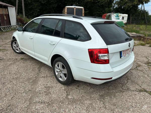 White Skoda Octavia 2018 in Jurbarkas, with an engine capacity of 1.60 L and mileage of 230 thousand km for 7250 €, photo 4 on AUTOMOTO.COM.LV