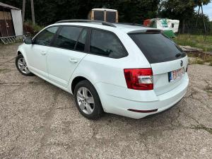 White Skoda Octavia 2018 in Jurbarkas, with an engine capacity of 1.60 L and mileage of 230 thousand km for 7250 €, photo 5 on AUTOMOTO.COM.LV