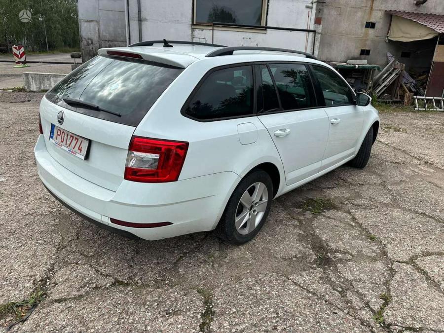 White Skoda Octavia 2018 in Jurbarkas, with an engine capacity of 1.60 L and mileage of 230 thousand km for 7250 €, photo 6 on AUTOMOTO.COM.LV