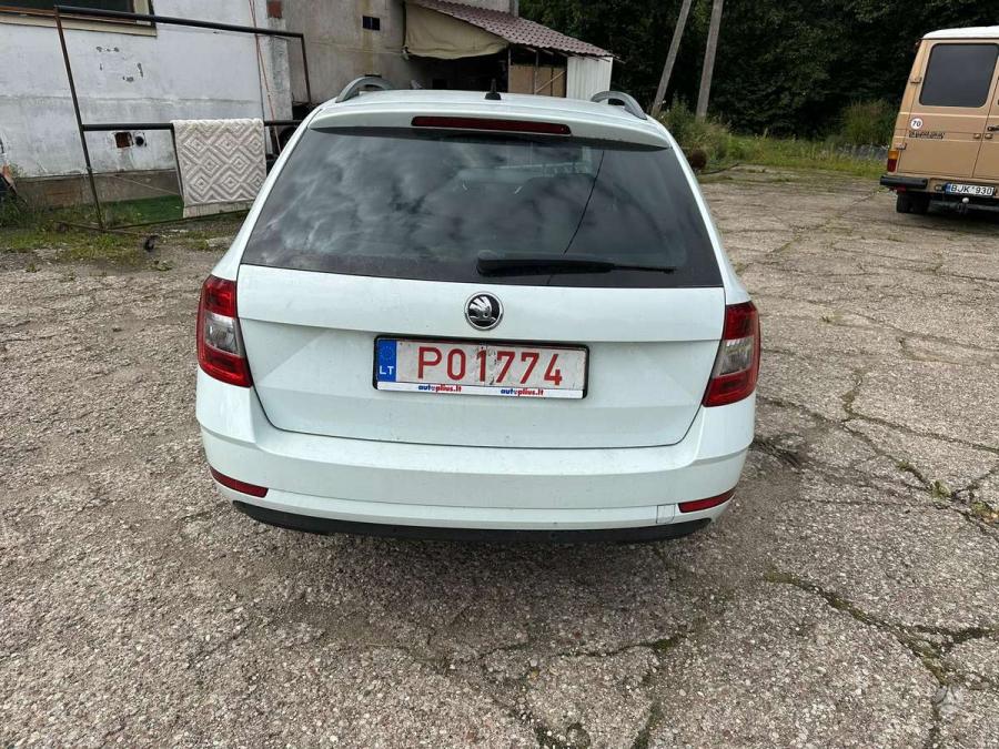 White Skoda Octavia 2018 in Jurbarkas, with an engine capacity of 1.60 L and mileage of 230 thousand km for 7250 €, photo 7 on AUTOMOTO.COM.LV