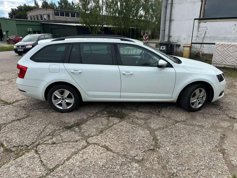 White Skoda Octavia 2018 in Jurbarkas, with an engine capacity of 1.60 L and mileage of 230 thousand km for 7250 €, photo 8 on AUTOMOTO.COM.LV